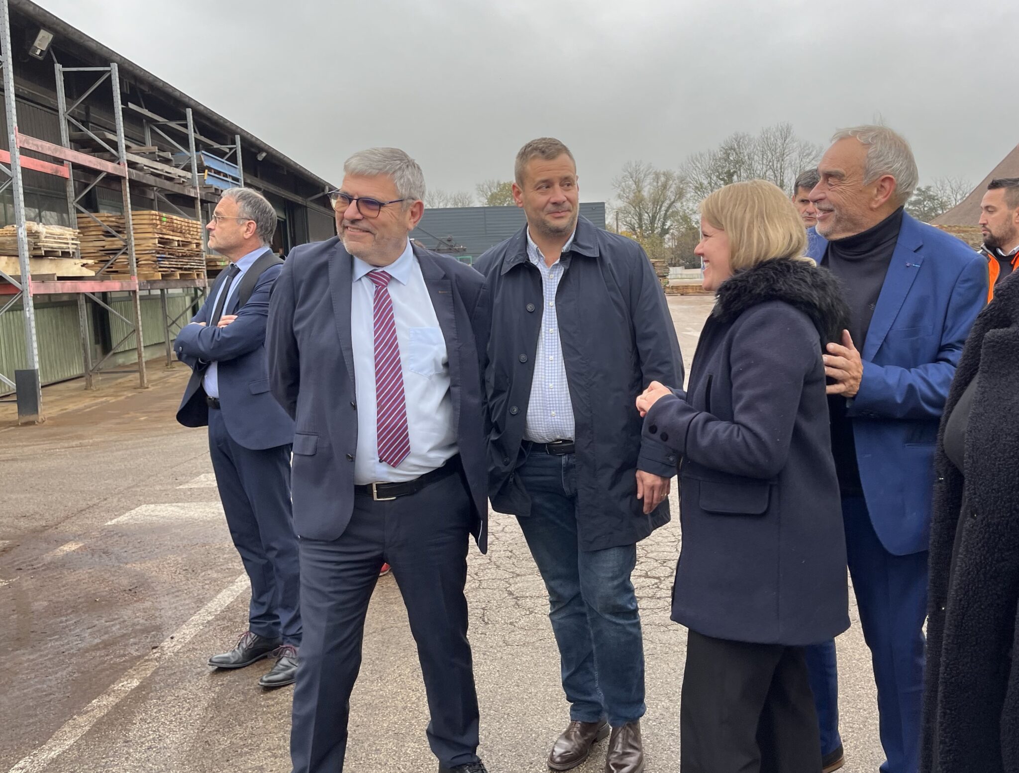 Le préfet du Jura visite la scierie Mutelet - Communauté de Communes de ...